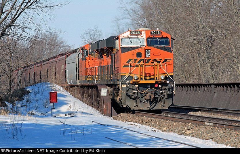 BNSF 7046